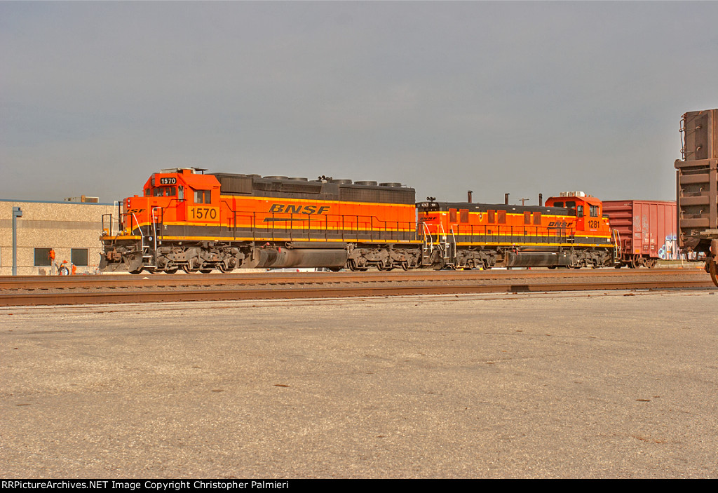 BNSF 1570 and BNSF 1281